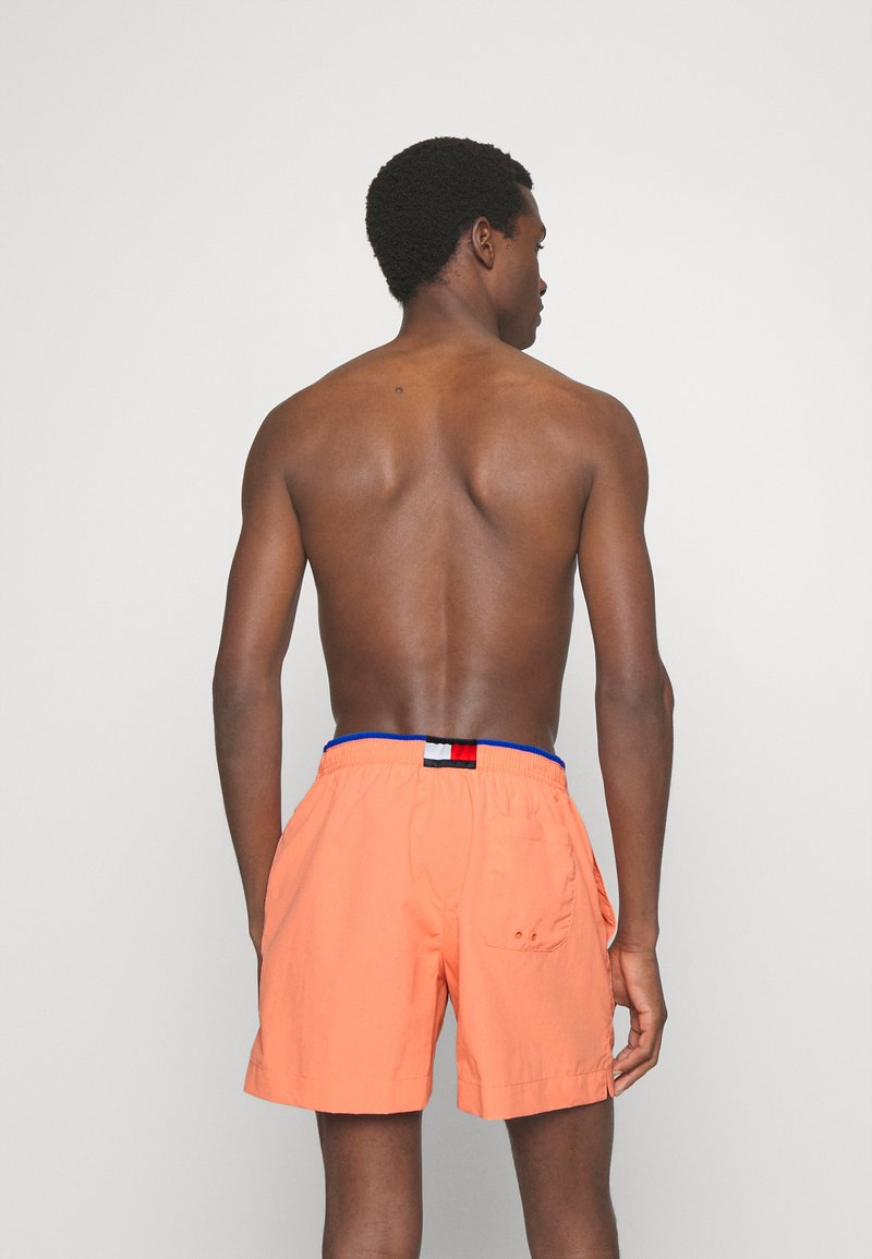 Tommy Hilfiger MEDIUM DRAWSTRING - Zwemshorts - peach dusk/donkerroze ...