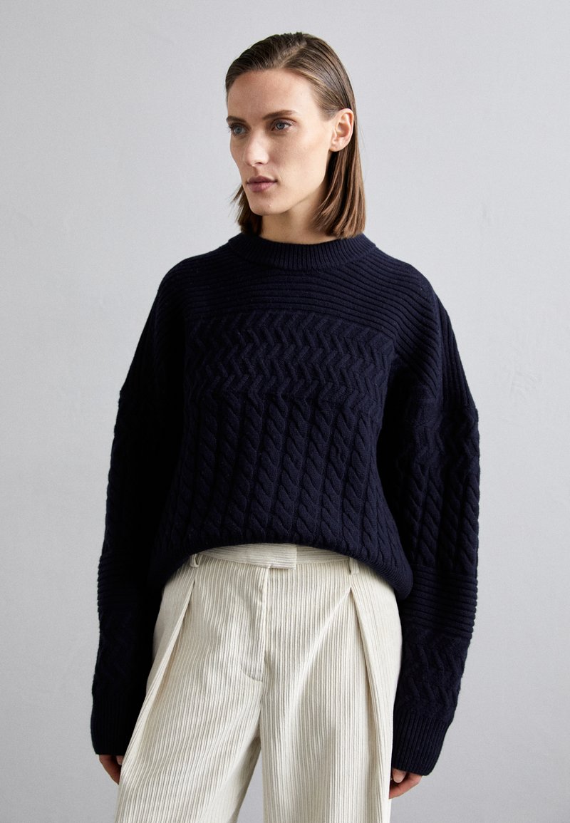 Filippa K BOXY BRAIDED - Neule - navy/tummansininen - Zalando.fi