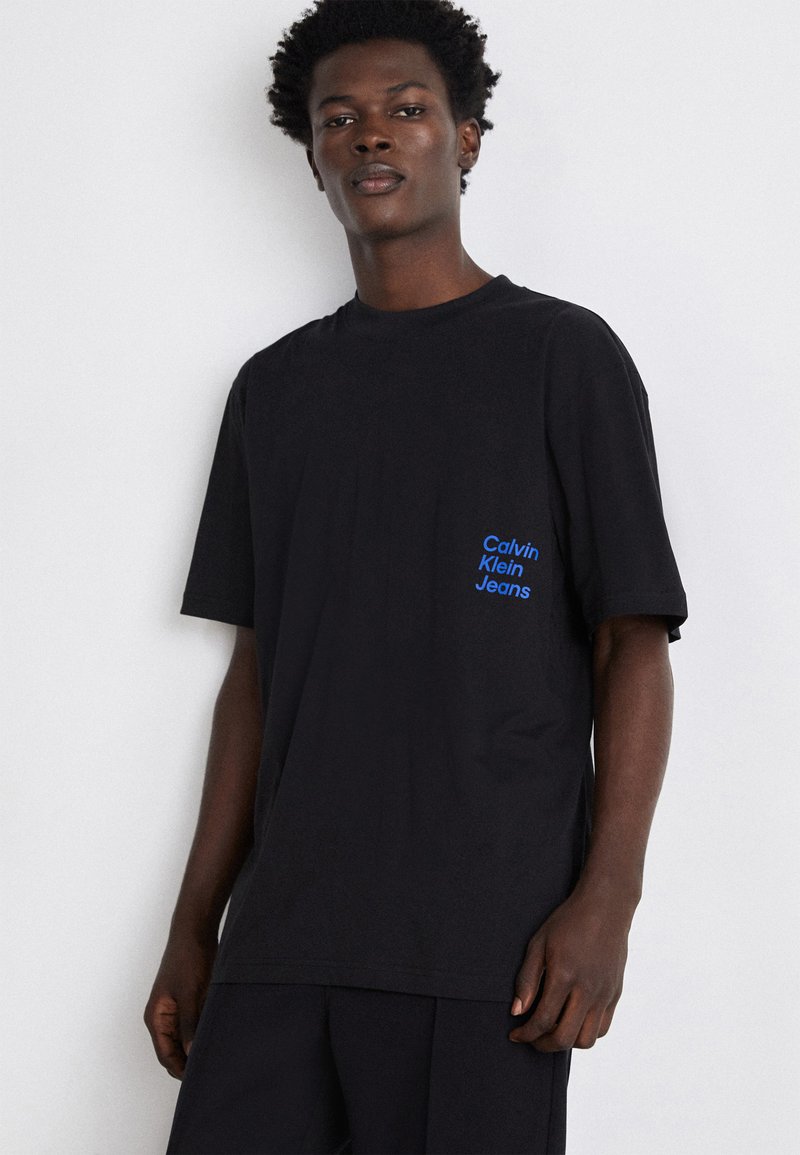 Calvin Klein Jeans EXCLUSIVE BOLD CALVIN GRAPHIC TEE - T-Shirt print ...