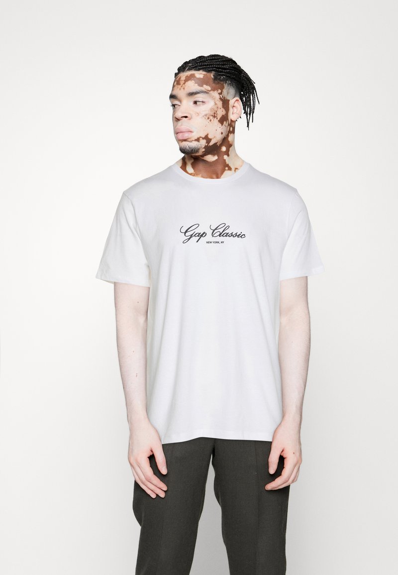 GAP SCRIPT LOGO TEE - T-Shirt print - white global/weiß - Zalando.de