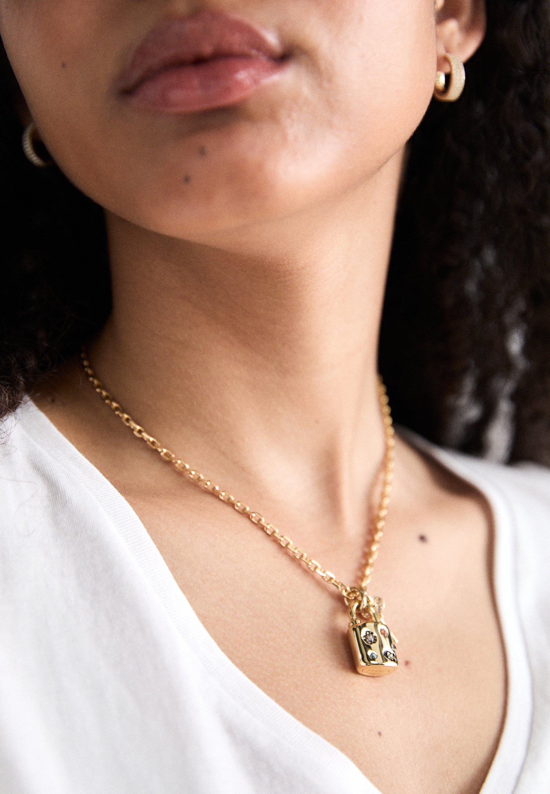 Necklace with a padlock store