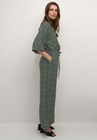 Karen by Simonsen IDA - Jumpsuit - wave stripe/grün - Zalando.ch
