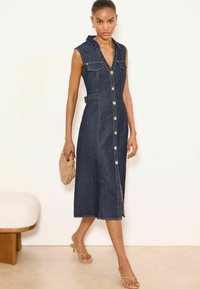 Lipsy REGULAR FIT - BUCKLE DETAIL MIDI DRESS . - Farkkumekko - rinse ...