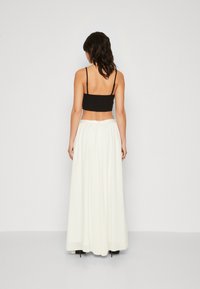 YAS Petite YASMISTRA SKIRT CELEB - Dolgo krilo - star white/bela ...