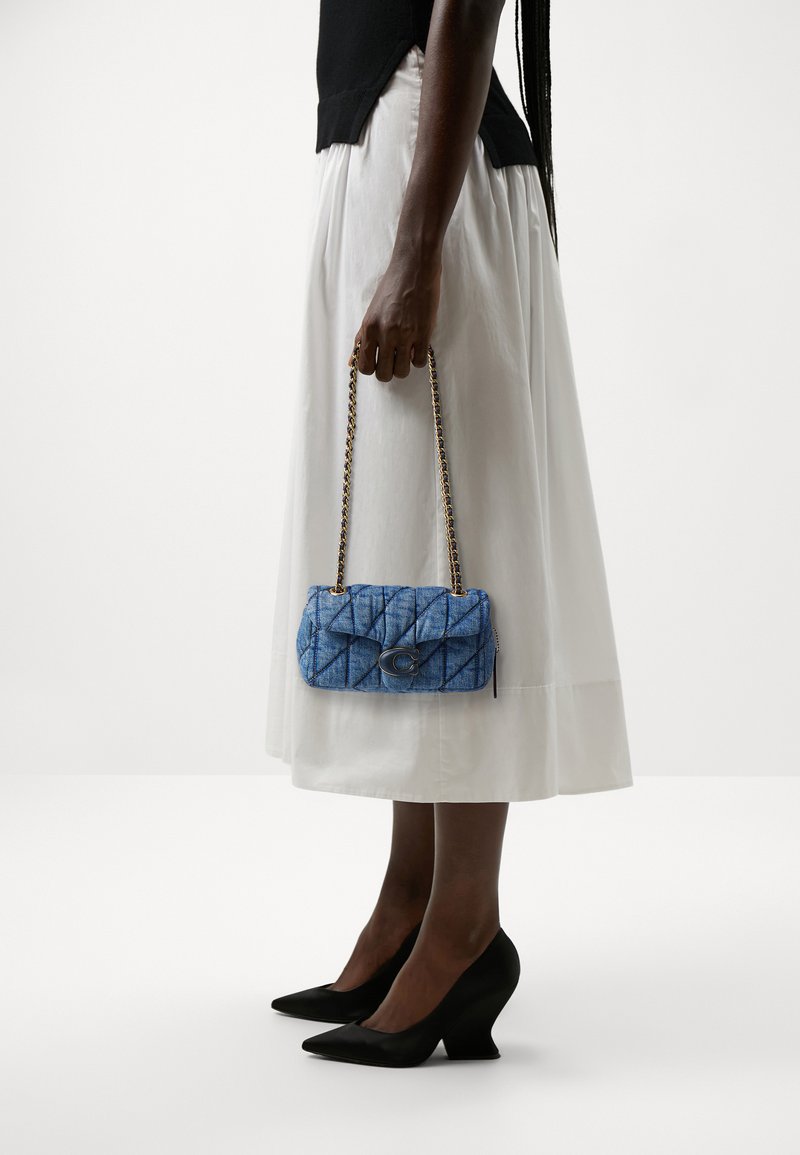 Coach QUILTED TABBY SHOULDER BAG - Umhängetasche - indigo/blue denim ...