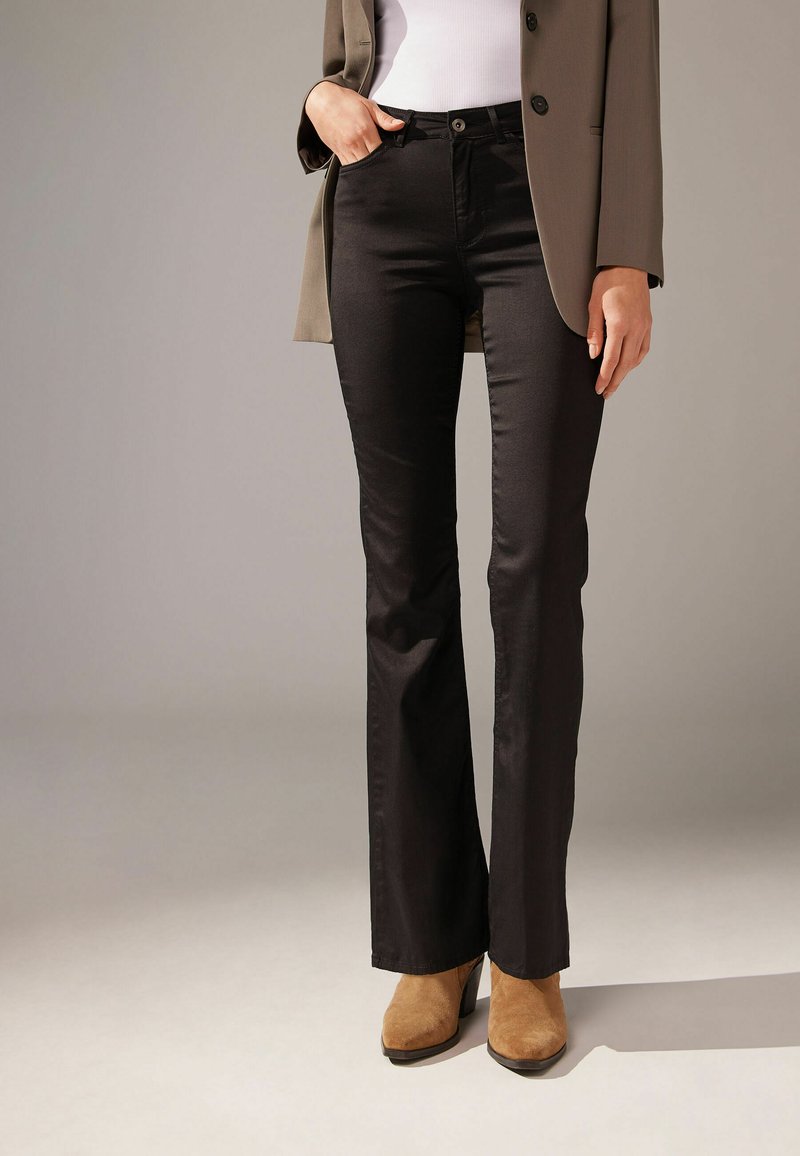Calzedonia ECO LIGHT FLARED - Flared Jeans - schwarz black denim/black ...