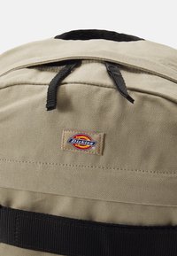 Dickies BACKPACK PLUS UNISEX - Tagesrucksack - desert sand/beige ...