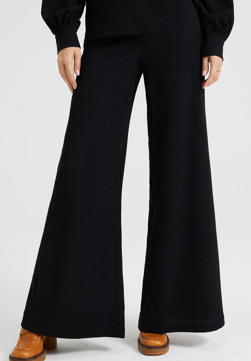 WE Fashion WIDE LEG MET STRUCTUUR - Broek - black/zwart - Zalando.nl