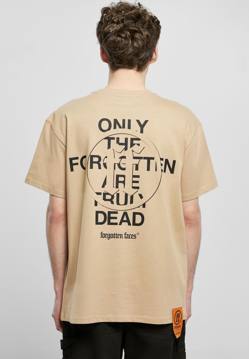 Forgotten Faces HEAVY OVERSIZED TEE - Nyomott mintás póló - unionbeige ...