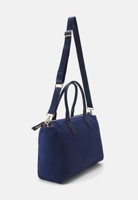 Guess DIAPER BAG UNISEX - Sac à langer - blackened blue/bleu marine ...