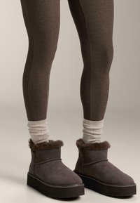 OYSHO 5 PAIRS CLASSIC - Socks - beige - Zalando