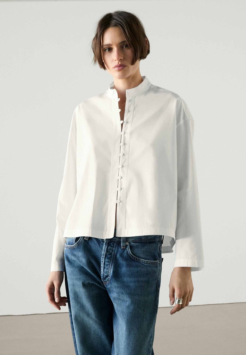 Massimo Dutti WITH STAND COLLAR - Button-down blouse - white - Zalando ...