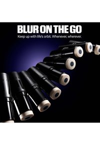 Milk Makeup PORE ECLIPSE MATTE BLUR STICK - Primer - - - Zalando