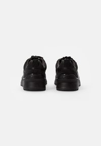 Lacoste URBANBREAKER - Sneaker low - blk/blk/schwarz - Zalando.ch