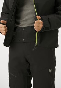 EA7 Emporio Armani KITZBUHEL PROTECTUM - Snowboardjas - black/zwart - Zalando.nl