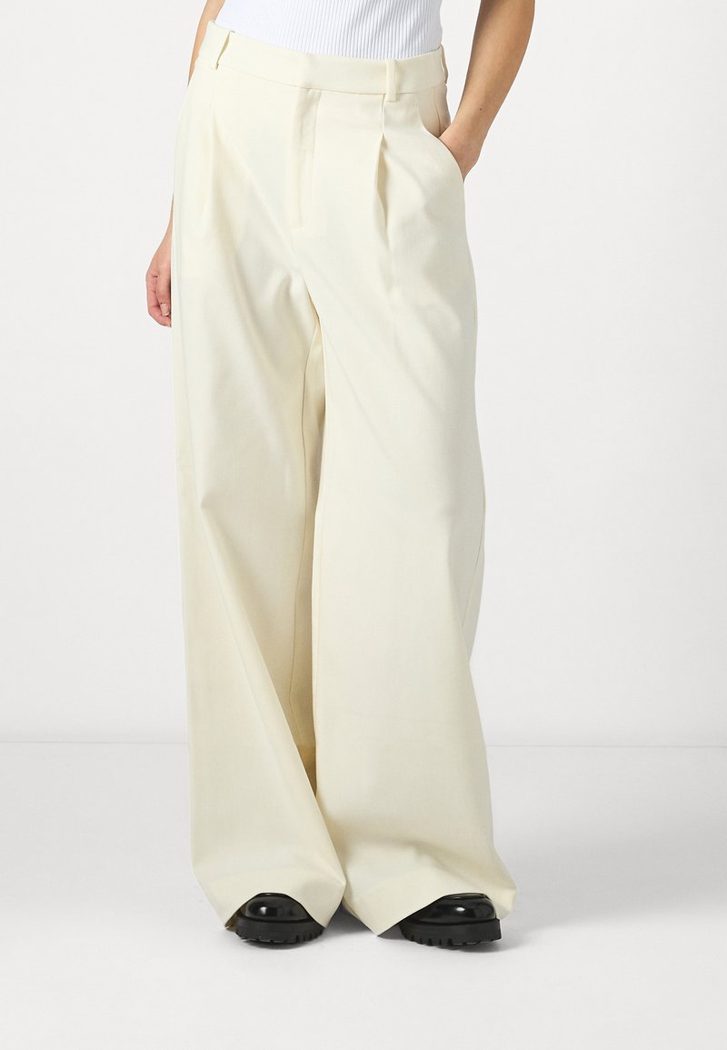 Gestuz WAISA PANTS - Pantalon classique - afterglow/écru - ZALANDO.FR