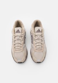 adidas Originals RESPONSE CL UNISEX - Sneaker low - beige/earth strata ...