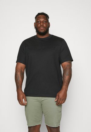 Calvin Klein Jeans Plus SEASONAL MONOLOGO TEE - T-Shirt print - ck black/porpoise/schwarz ...