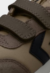 Converse OMEGA TRAINER EASY ON UNISEX - Trainers - vintage cargo ...