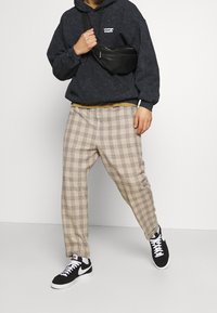 Vintage Supply Stoffhose - beige - (Pre-owned) - Zalando.at