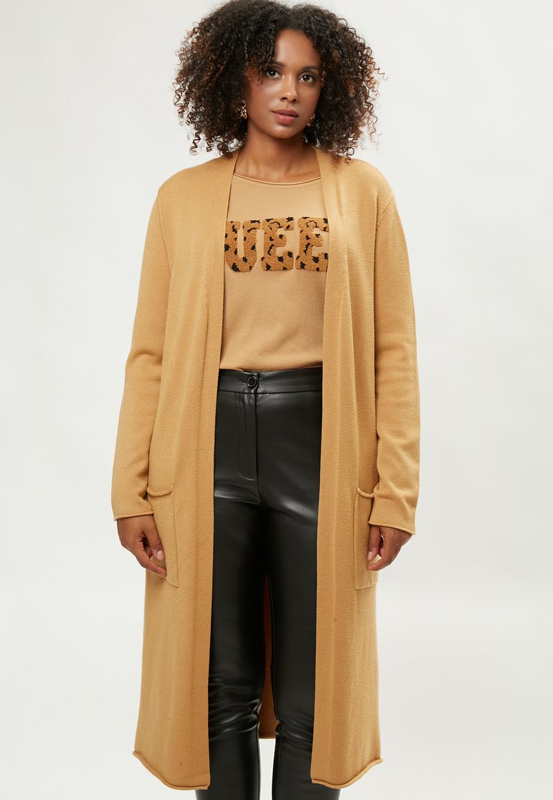 Maison Form'elle MAXI WITH POCKETS - Vest - camel - Zalando.be