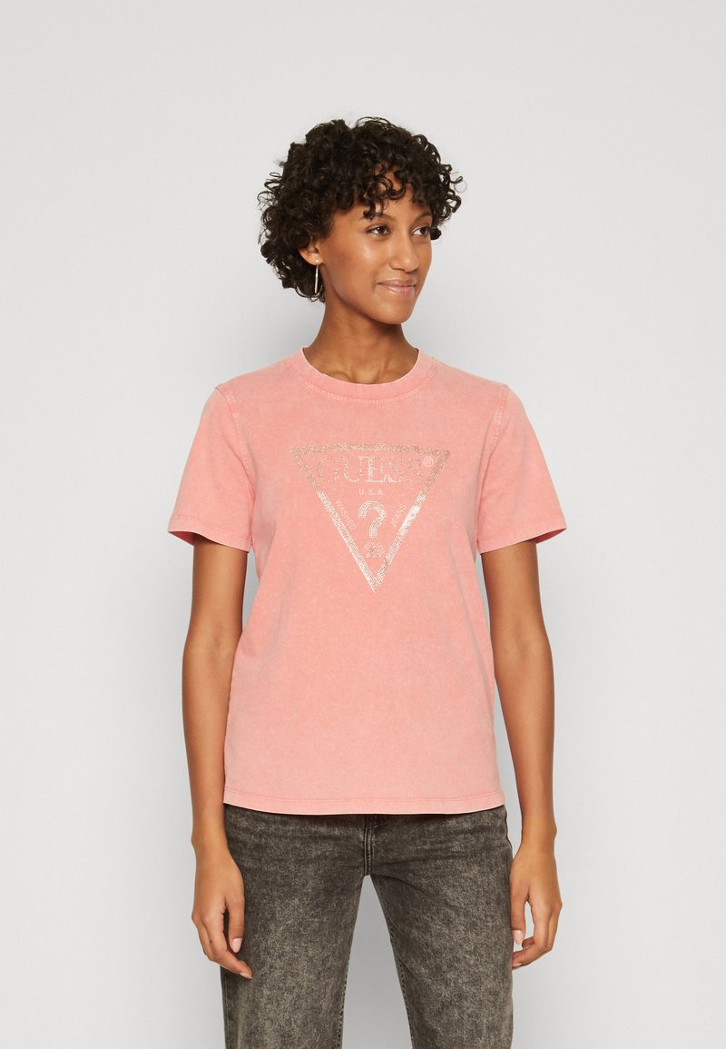 Guess VINTAGE LOGO - Print T-shirt - peach coral/apricot - Zalando.co.uk