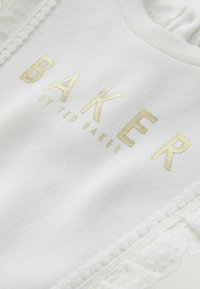 Baker by Ted Baker REGULAR FIT - CREAM 2 PIECE LACE TRIM . - Tuta ...