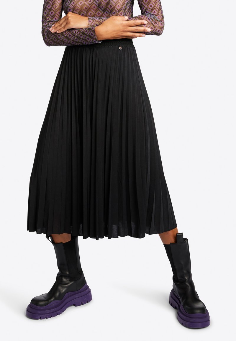 Rich & Royal LEICHTER MIDI-PLISSEE ROCK - A-lijn rok - black/zwart ...