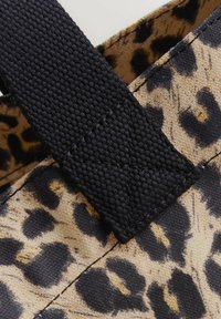 smALLSAINTS UNDERGROUND LOGO - Tote bag - animal/brown - Zalando