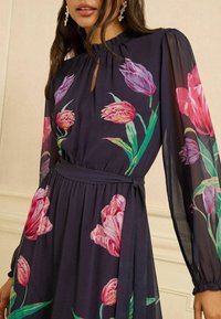 Love & Roses REGULAR FIT - RUFFLE NECK MIDI - Rochie maxi - navy tulip ...