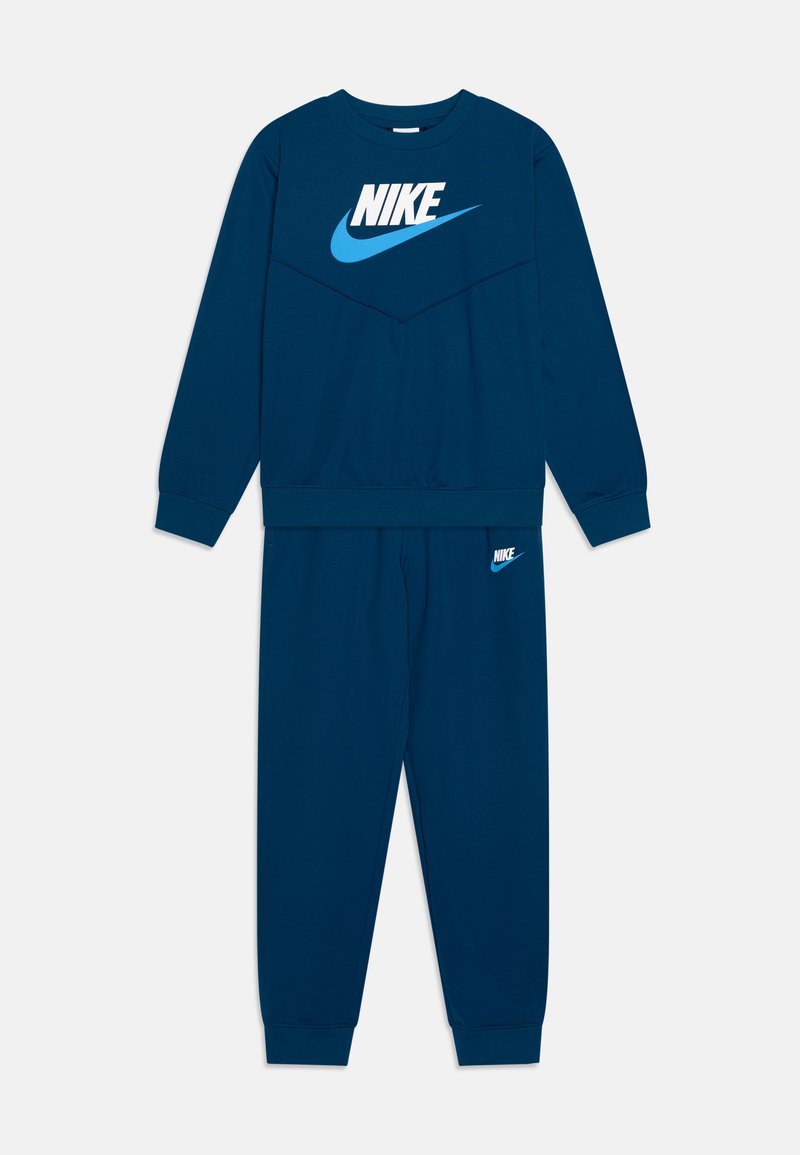 Nike Sportswear TRACKSUIT CREW UNISEX SET - Sweatshirt - court blue ...