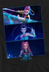 NETFLIX KPOP DEMON HUNTERS HUNTRIX FIGHTING - T-Shirt print - black ...