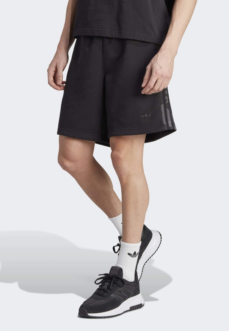 adidas Originals GRAPHICS CAMO STRIPE - Tracksuit bottoms - black - Zalando