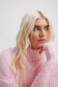 NA-KD FLUFFY TURTLENECK - Jersey de punto - light pink/rosa - Zalando.es