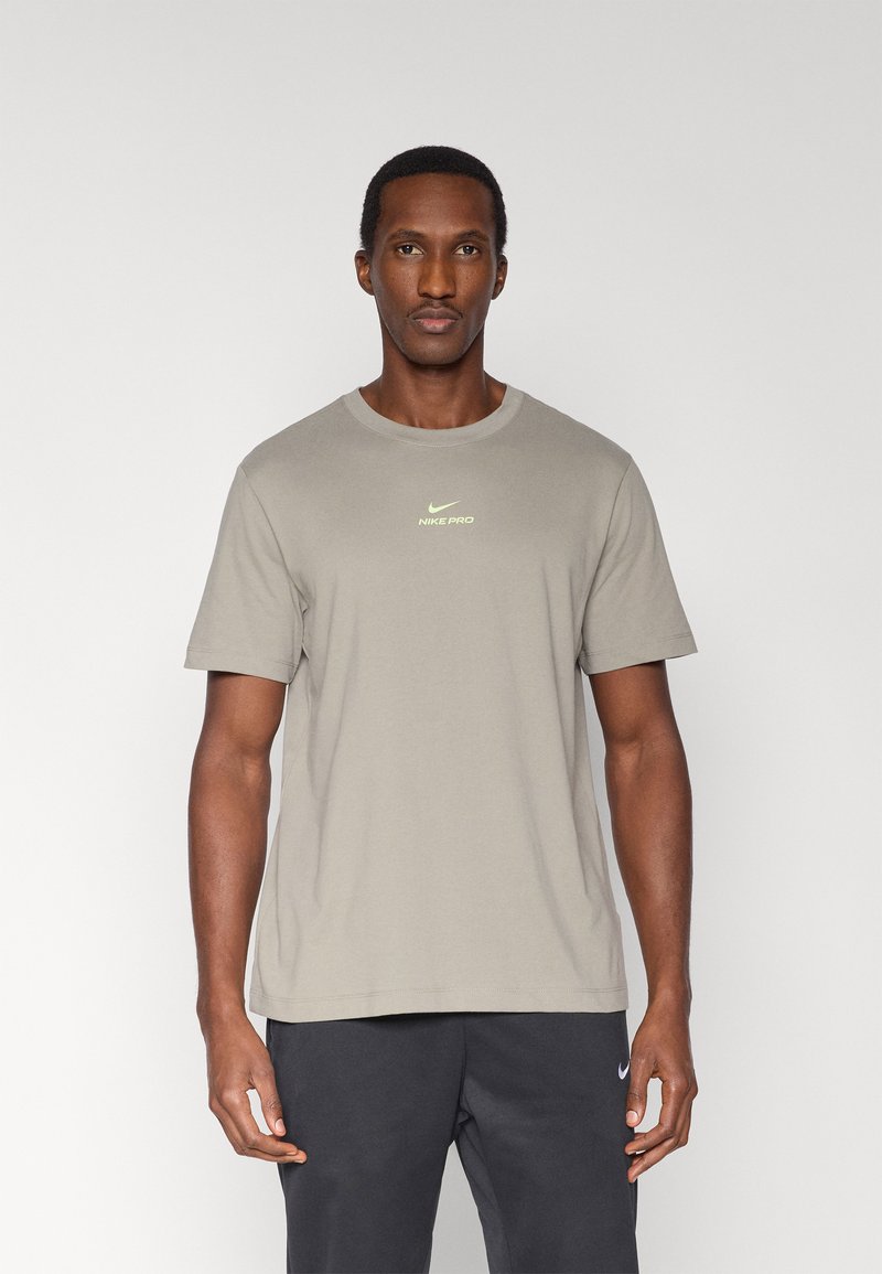 Nike Performance TEE PRO - Sportfelső - light army/light liquid lime ...