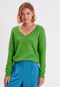 Cache Cache V-AUSSCHNITT - Jersey de punto - vert/verde - Zalando.es