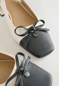 Next REGULAR FIT - FOREVER COMFORT SQUARE TOE BLOCK - Classic heels ...
