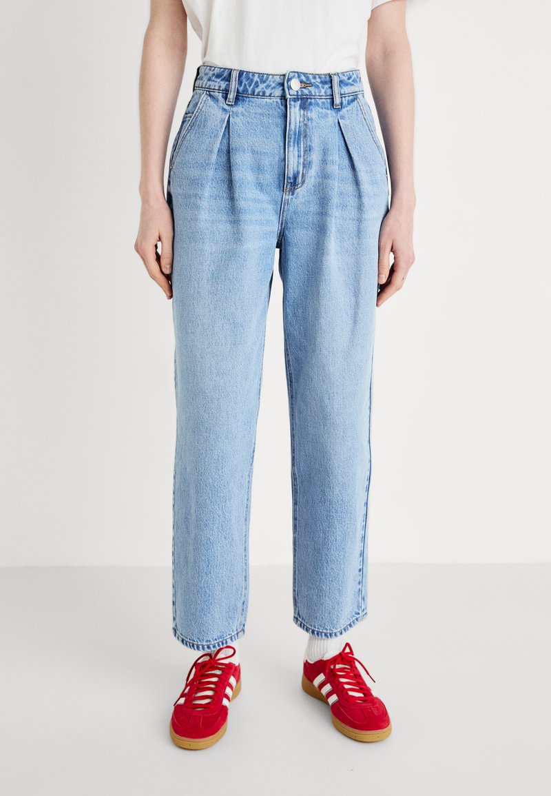 Vero Moda VMETNA BARREL - Relaxed fit jeans - medium blue denim/blauw ...