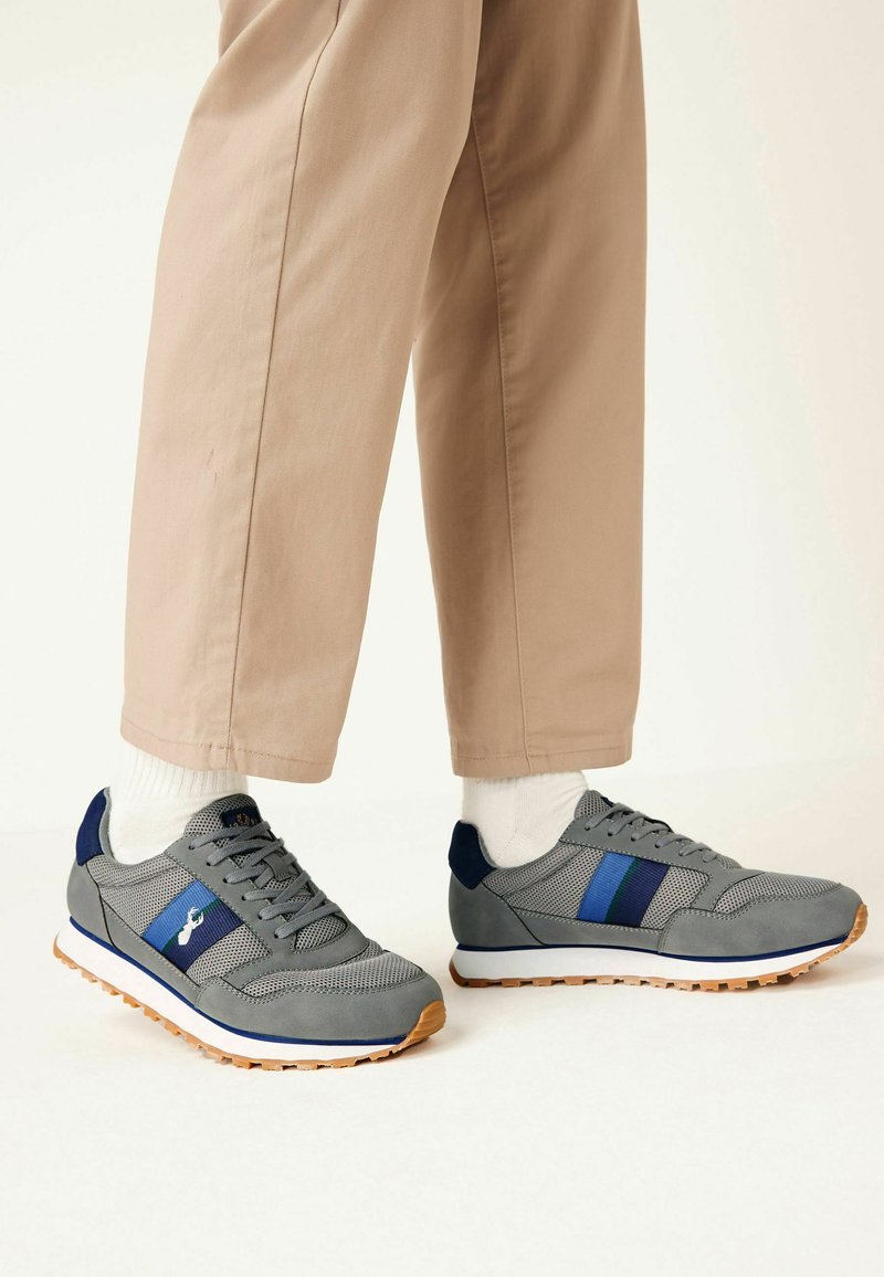 Next RUNNER STYLE TRAINERS - Sneaker low - grey/grau - Zalando.de