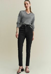 Next STANDARD TALL - Jeans Slim Fit - black/schwarz - Zalando.ch