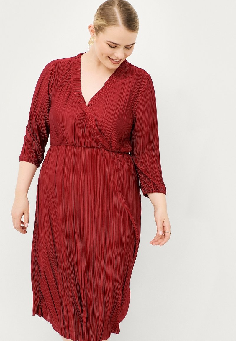 Ellos Plus collection OMLOTTDFELICIA - Robe de soirée - rot/rouge ...