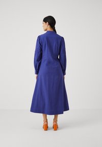 YAS Petite YASMIA LONG DRESS - Blusenkleid - navy blue/dunkelblau ...