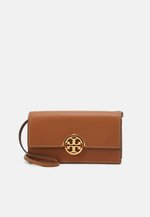 Tory Burch MILLER WALLET CROSSBODY - Axelremsväska - light umber/grön ...