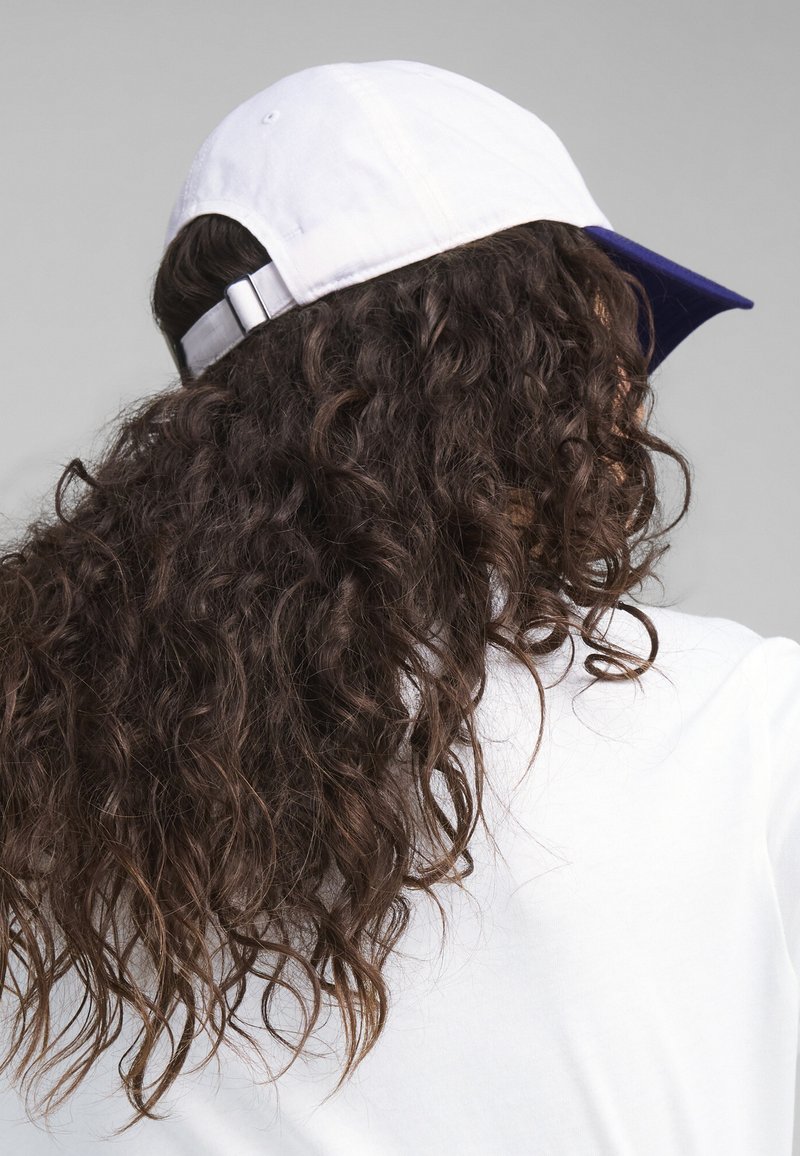 Puma ESS NO DAD MIT COLOURBLOCKING - Cap - white navy/white - Zalando.ie