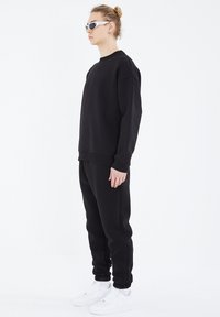 Megaman BASIC JOGGER SET - Trainingsanzug - schwarz - Zalando.de