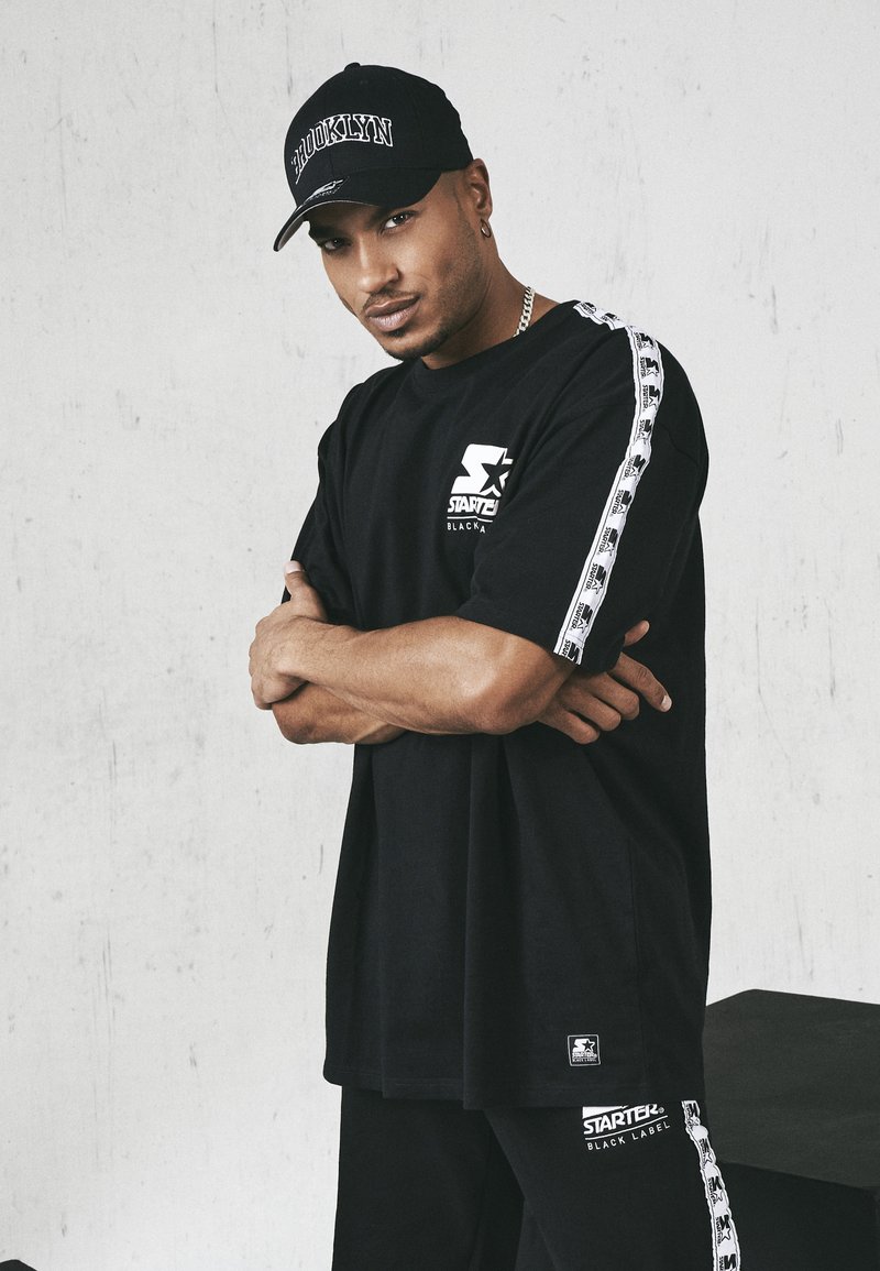 Starter LOGO TAPED - Printtipaita - black/musta - Zalando.fi
