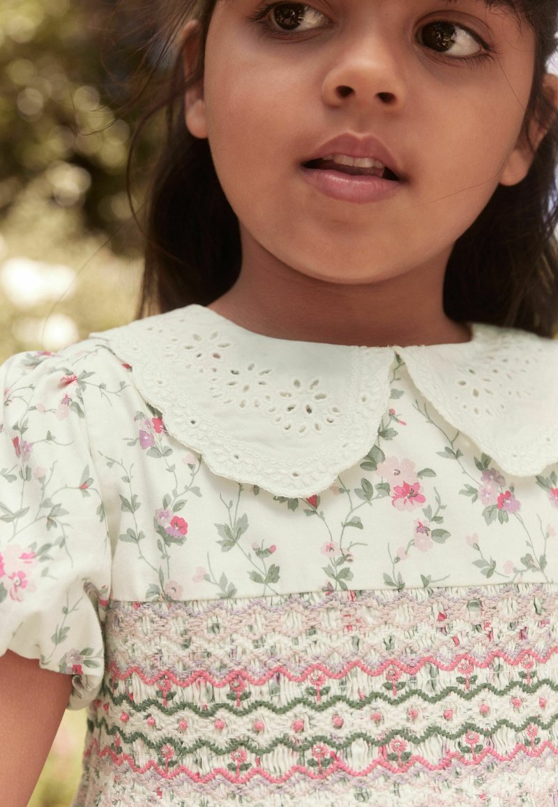 Laura Ashley COLLAR SMOCK REGULAR FIT - Freizeitkleid - white/weiß ...