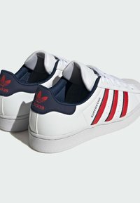 adidas Originals SUPERSTAR - Sneaker low - cloud white better scarlet ...