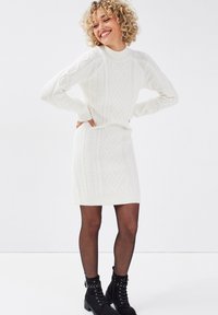 Cache Cache GERADES MIT ZOPFMUSTER - Gebreide jurk - ecru/crème ...