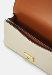 COACH LUXE REFINED BANDIT BELT BAG - Sac banane - ivory/écru - ZALANDO.BE